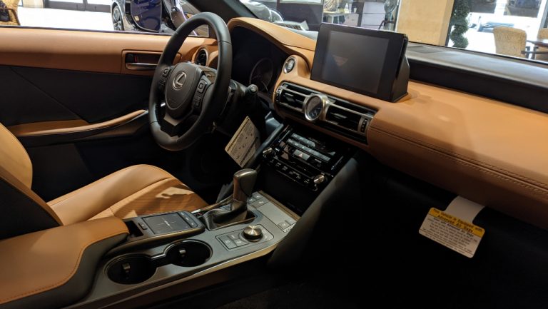Lexus IS 300 Phone and GPS Mounts